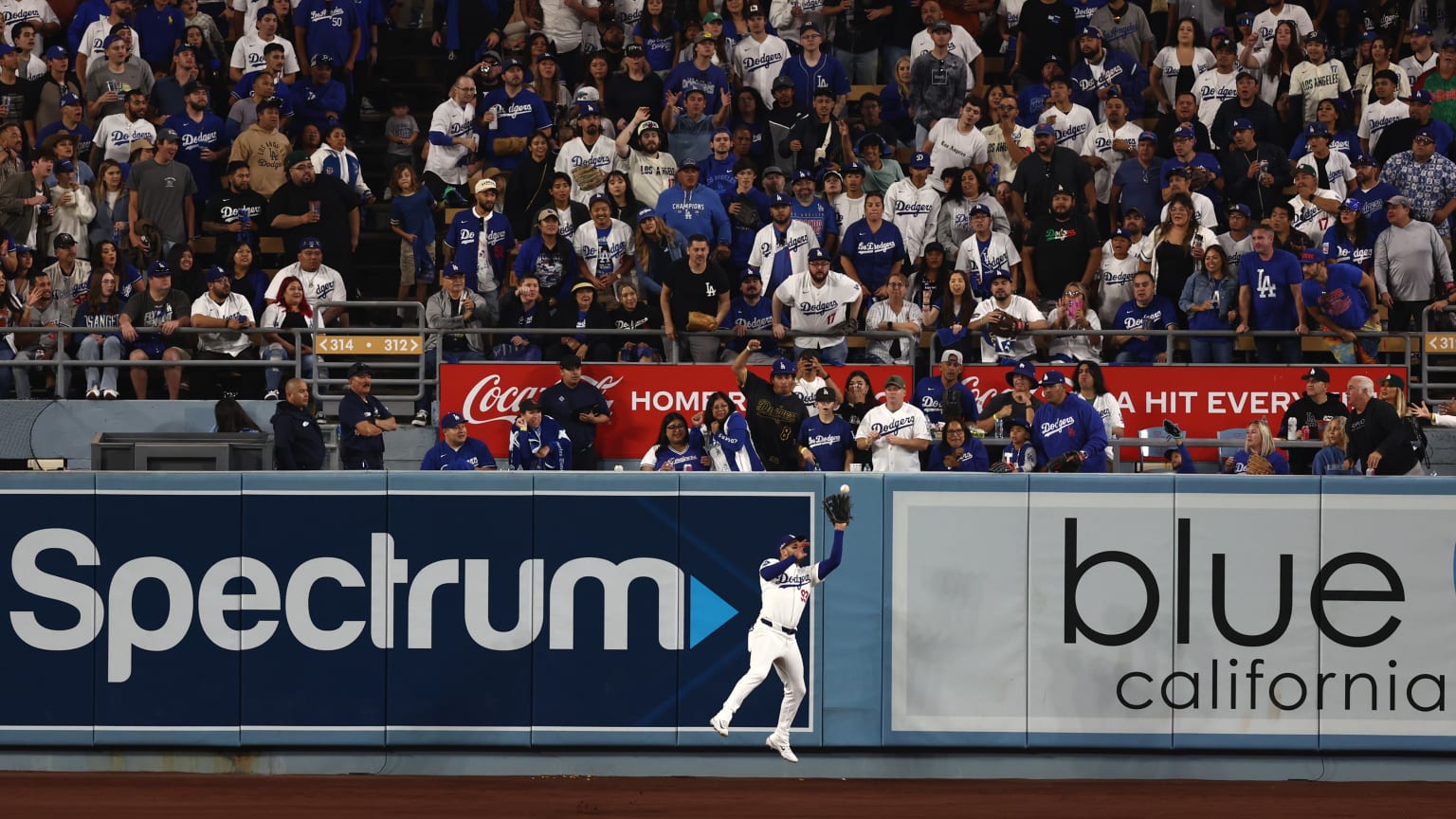 Kevin Kiermaier's leaping catch | 10/13/2024 | MLB.com