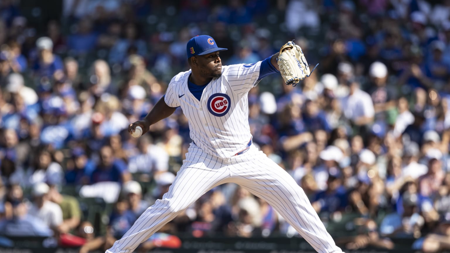 Hector Neris leaves two runners on in 9th | 08/18/2024 | Chicago Cubs