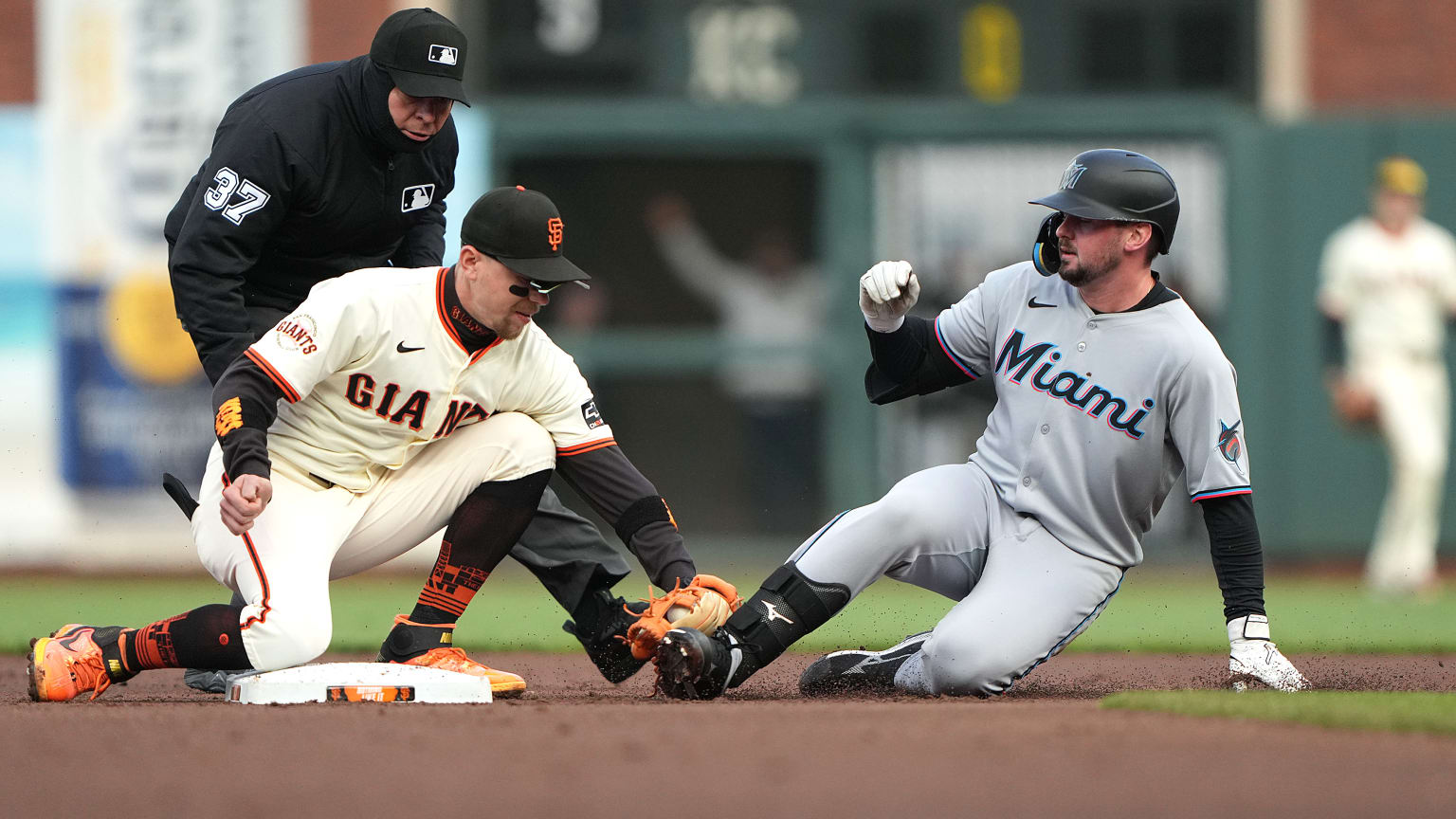 Heliot Ramos' great throw nabs Liam Hicks at second | 06/25/2025 | San ...