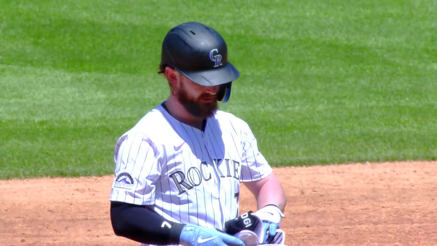 Rockies score two runs on throwing error | 05/26/2024 | Colorado Rockies