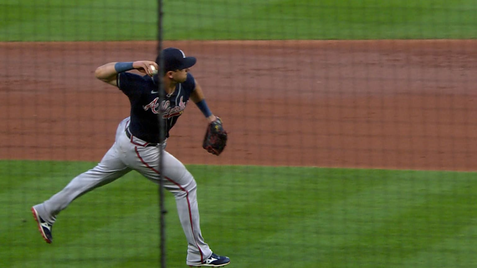 Austin Riley makes a smooth play on a ground ball | 08/27/2022 | MLB.com