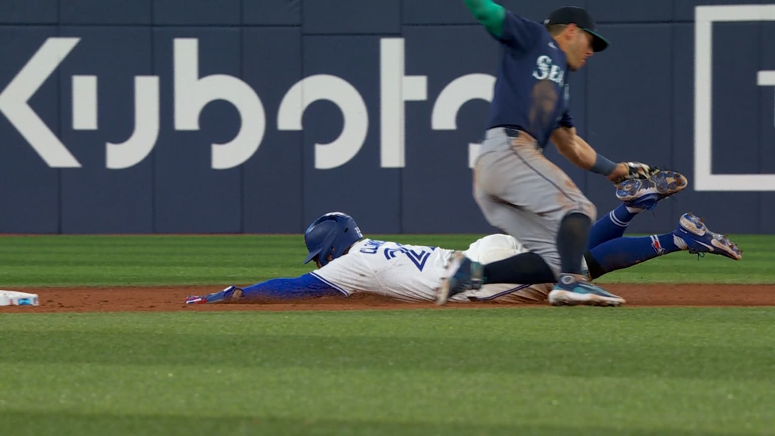 Cal Raleigh nabs Ernie Clement | 04/19/2025 | Seattle Mariners