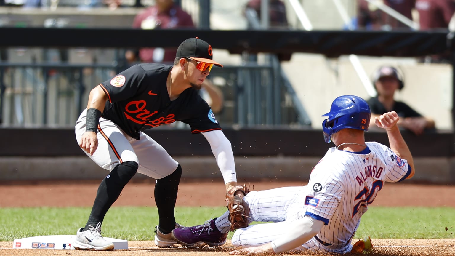 Austin Slater throws out Alonso at third base | 08/21/2024 | Baltimore ...
