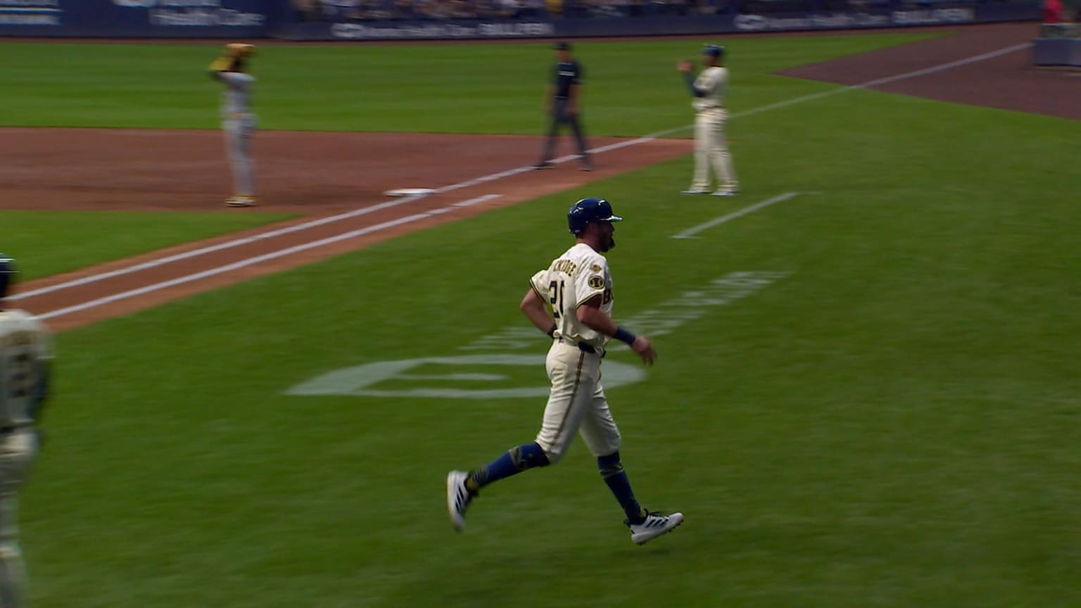 Brandon Lockridge scores on an error | 08/11/2025 | Milwaukee Brewers