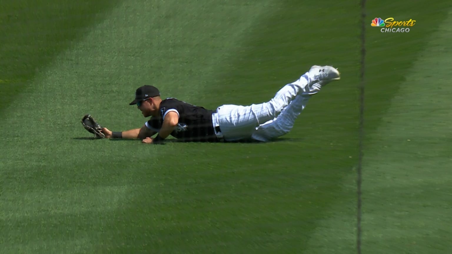 Gavin Sheets robs De La Cruz with a diving catch | 06/10/2023 | Chicago ...