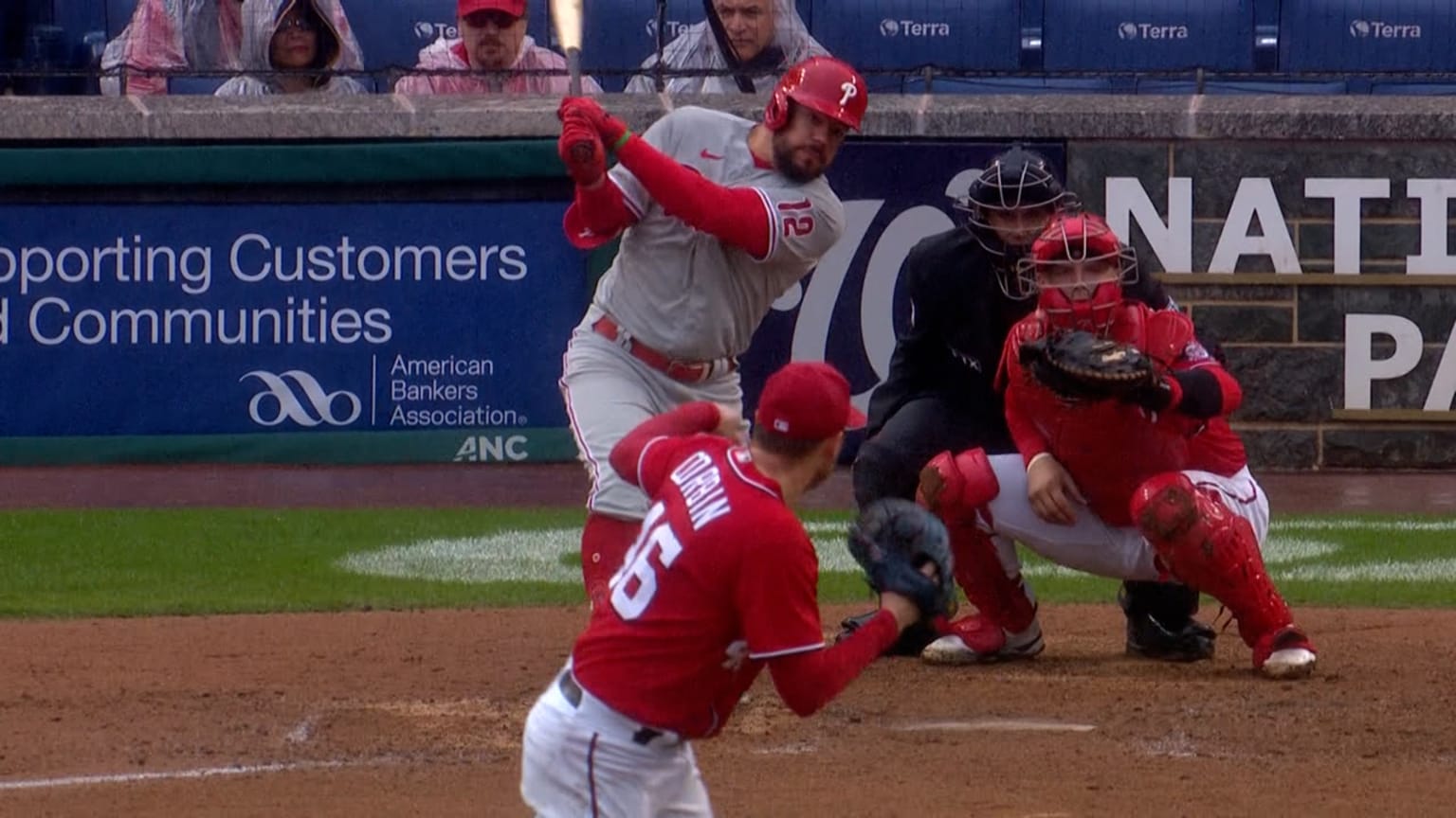 Schwarber hits a three-run single through the infield | 10/02/2022 ...