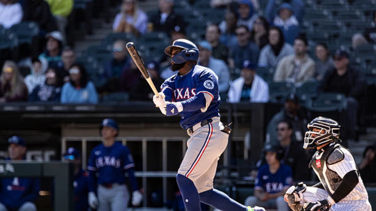 Adolis García da la ventaja con doble de dos rayas | 25/05/2025 ...