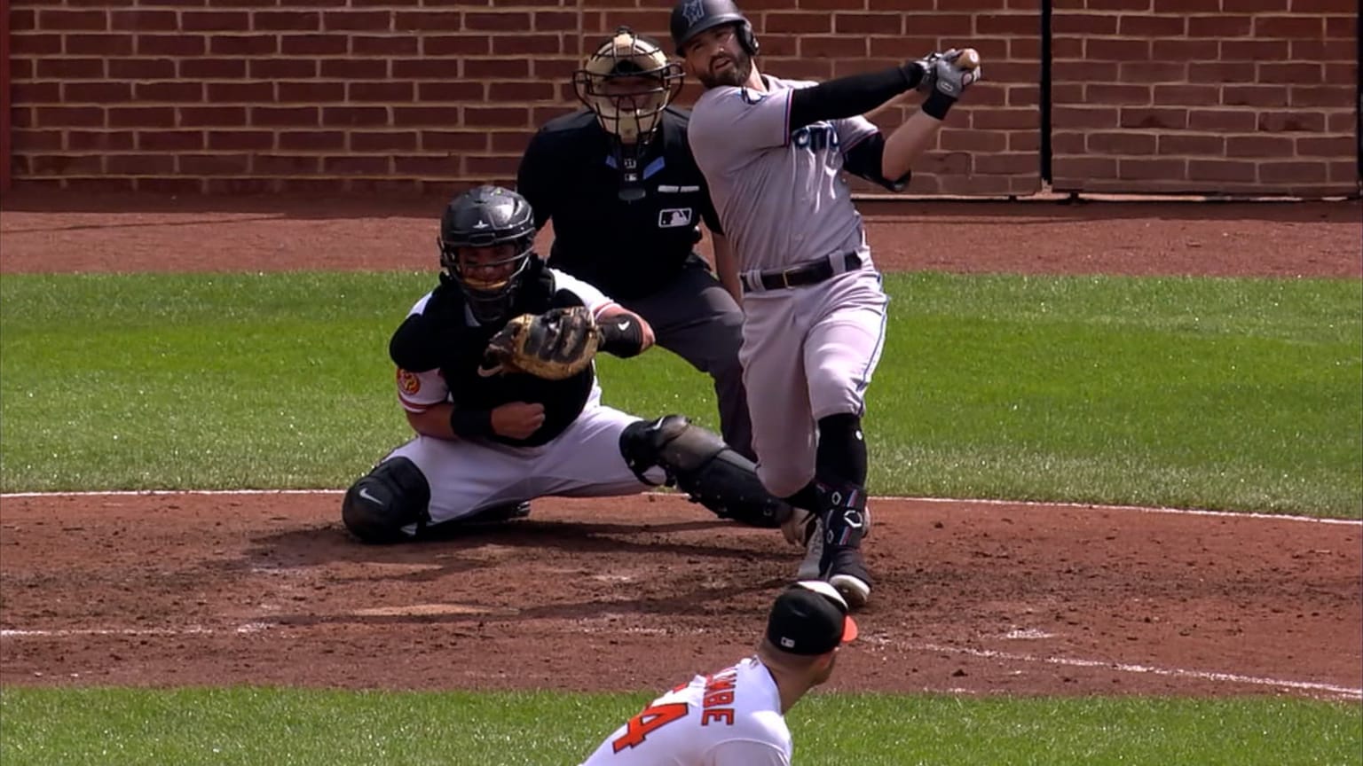 Jon Berti singles to center field, Segura scores | 07/16/2023 | Miami ...