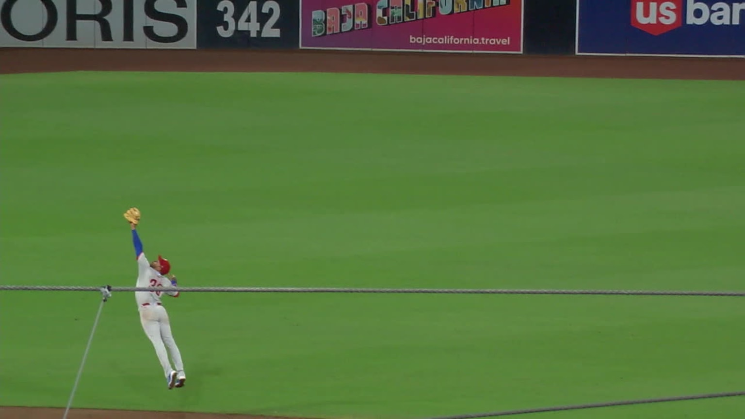 Edmundo Sosa salta y atrapa el lineazo | 05/09/2023 | Los Phillies de ...