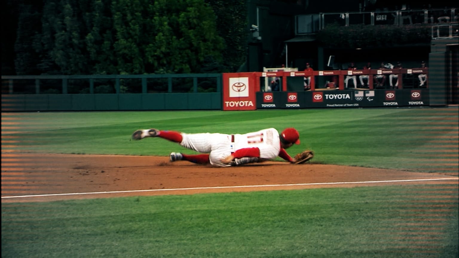 Daily Dash: Hoskins goes backhand, Toro lays out | 09/24/2022 | MLB.com