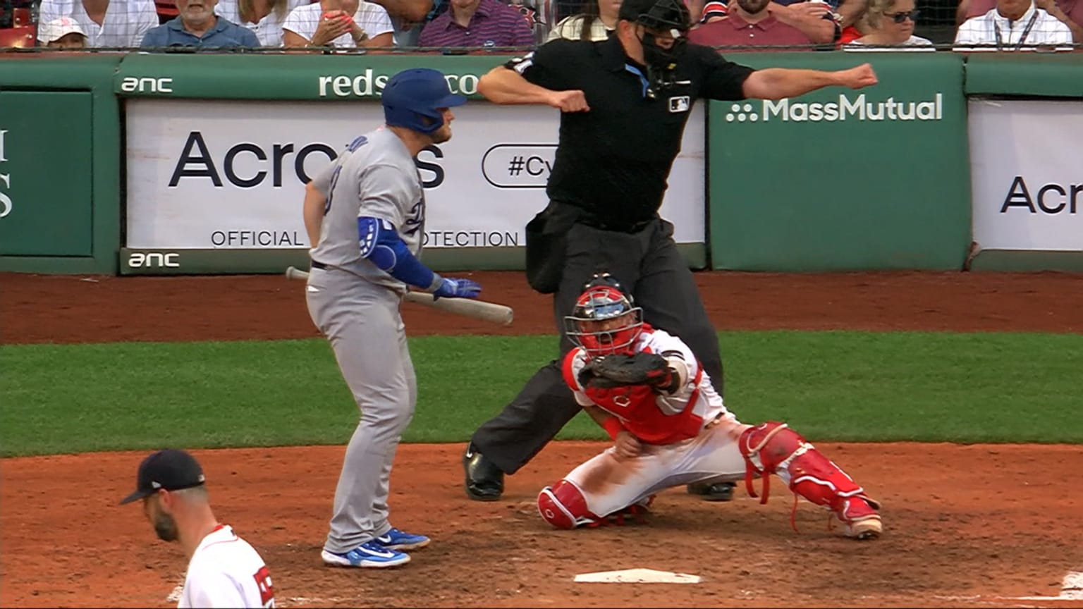 Max Muncy and manager Dave Roberts are ejected | 08/26/2023 | Los Angeles Dodgers