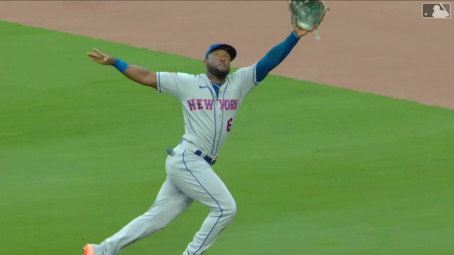 Marte makes the jumping grab in right field | 05/09/2023 | New York Mets