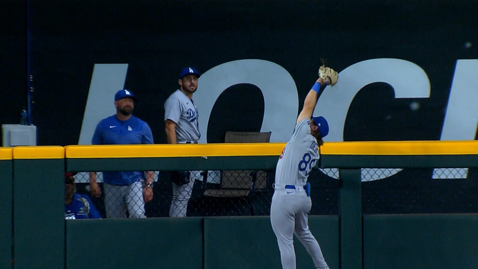 Jonny Deluca takes away a home run | 07/21/2023 | Los Angeles Dodgers