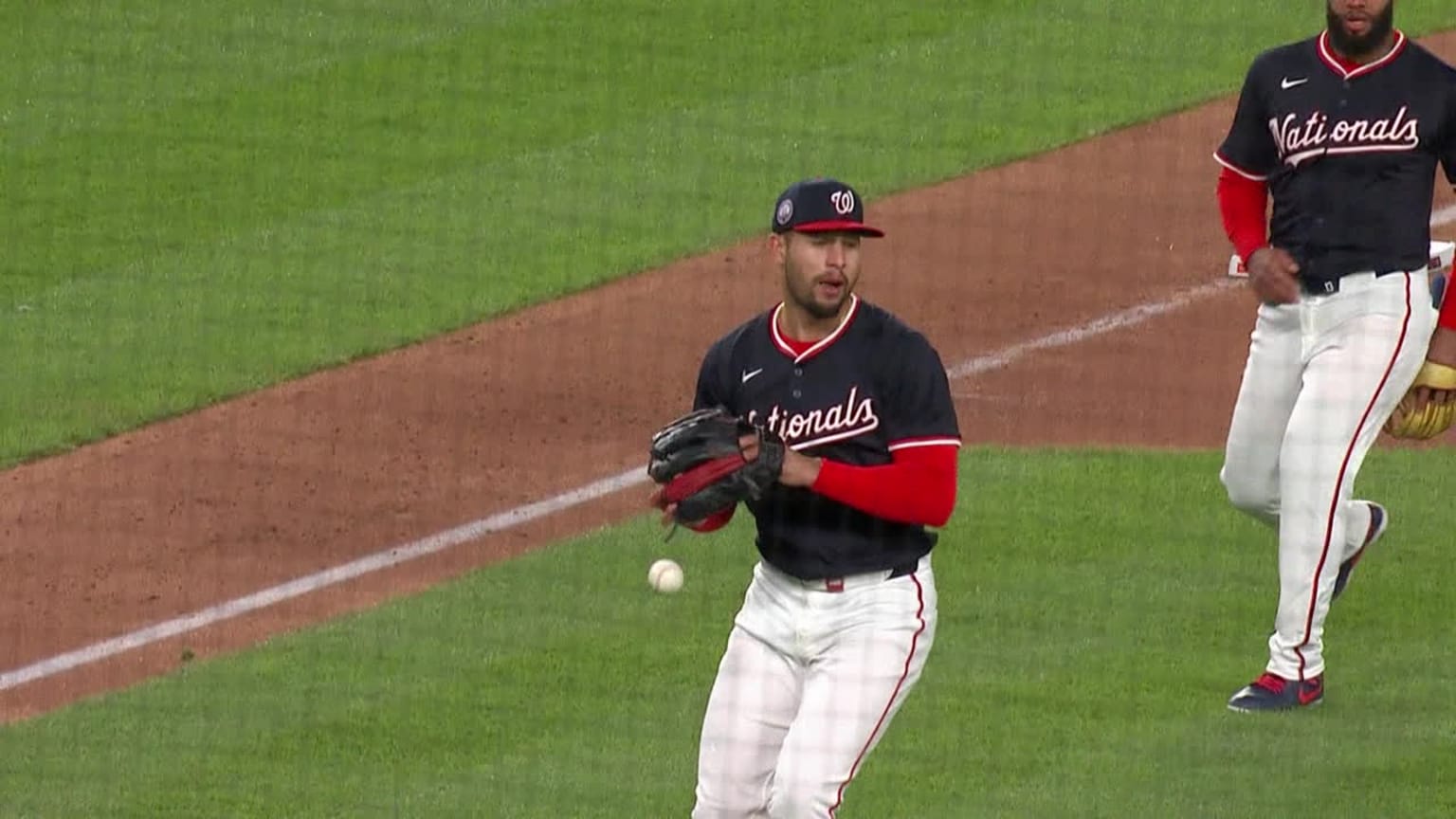 Orlando Ribalta catches popup on a bizzare play | 04/08/2025 ...