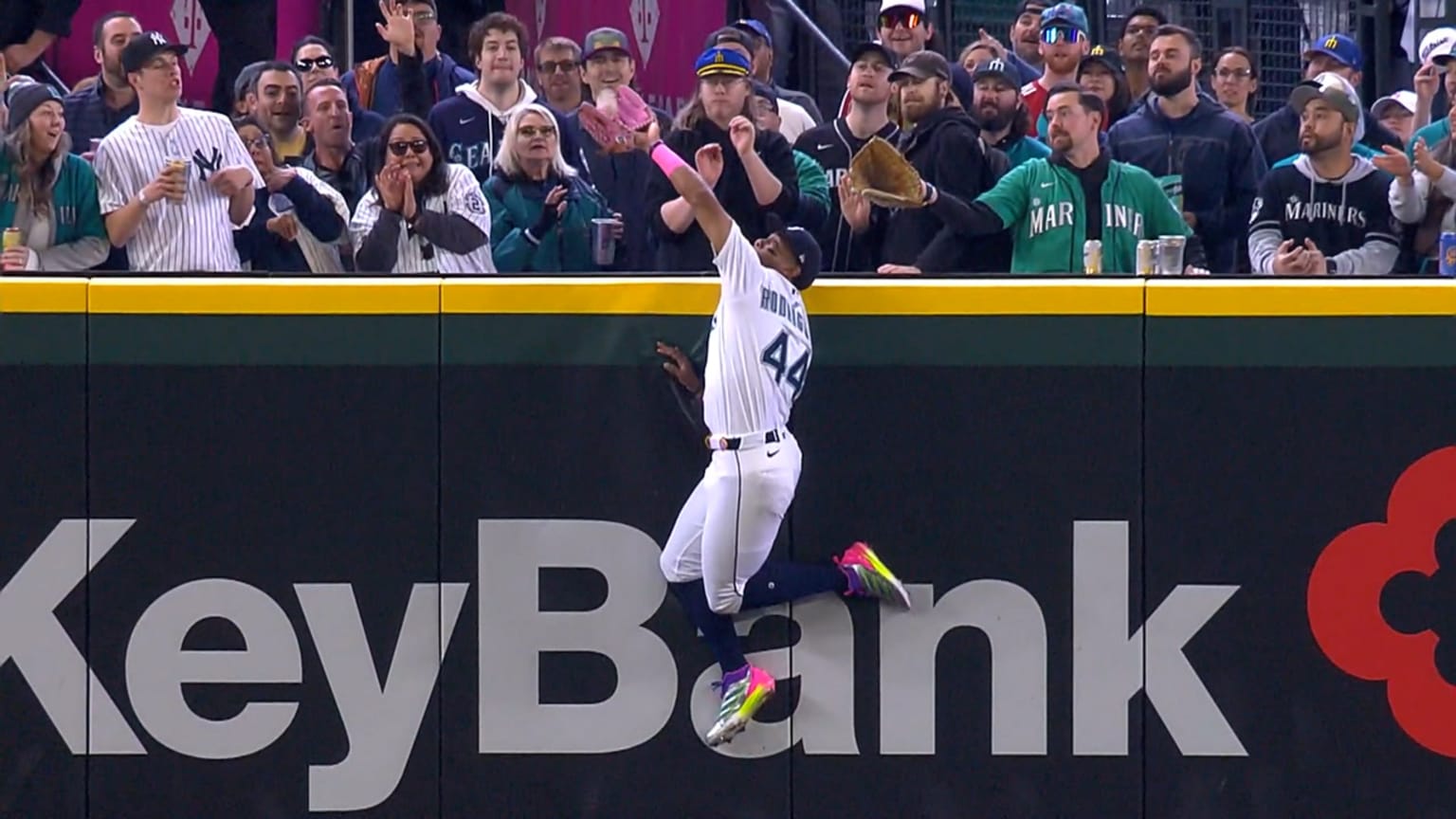 Julio Rodríguez's incredible home run robbery | 05/14/2025 | Seattle ...