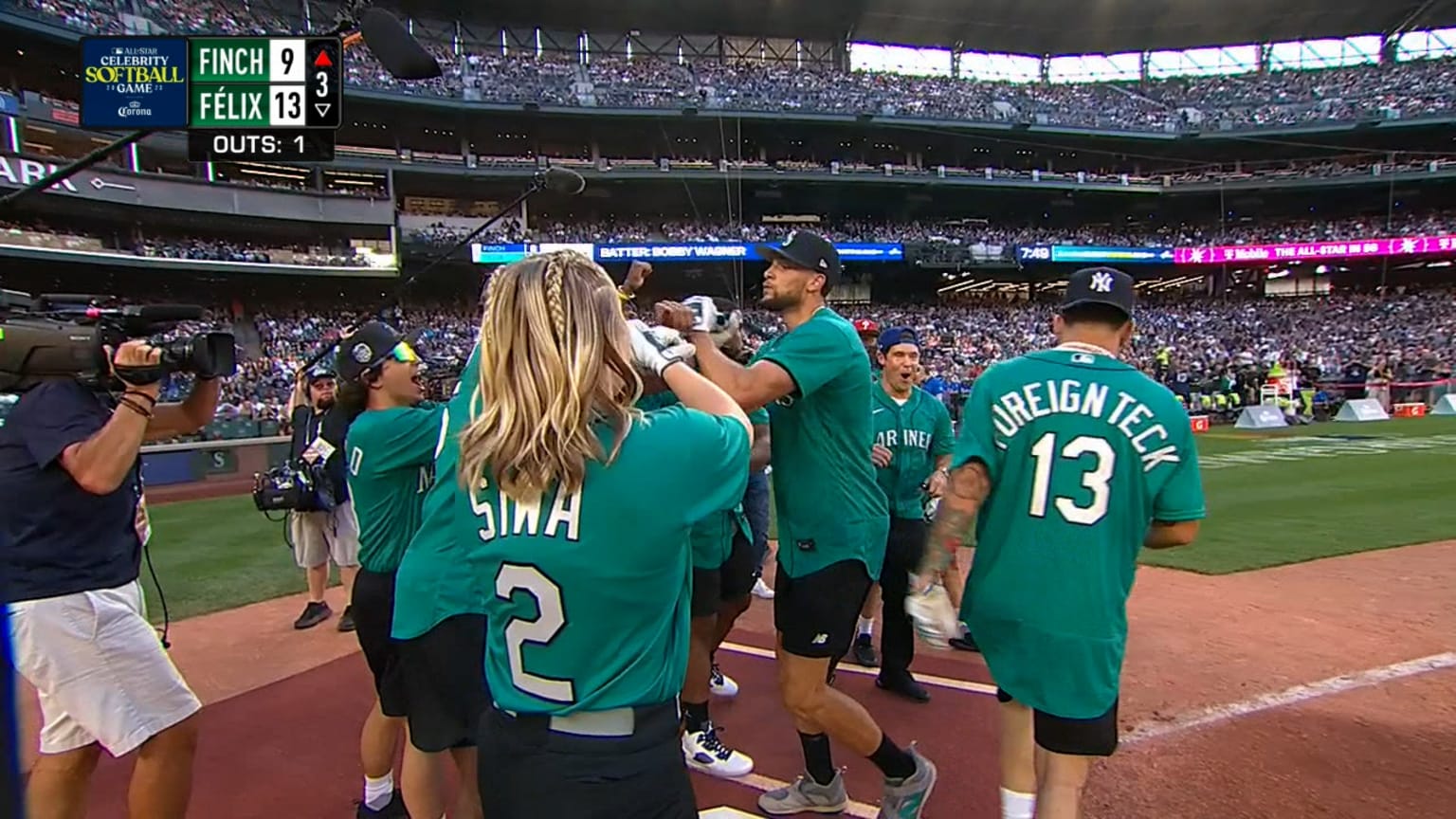 Zach LaVine homers, robs Mike Cameron for Team Finch | 07/09/2023 | MLB.com
