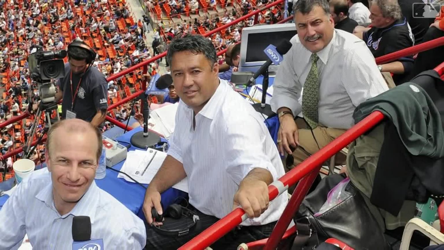Gary, Keith and Ron celebrate 18 years at SNY | 04/08/2023 | MLB.com