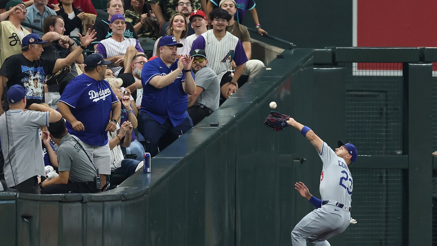 Michael Conforto's slick backhanded grab | 05/10/2025 | MLB.com