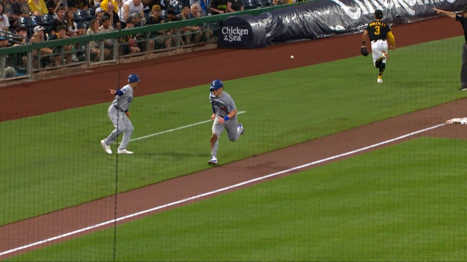 Dalton Rushing scores on throwing error | 06/09/2026 | Los Angeles Dodgers