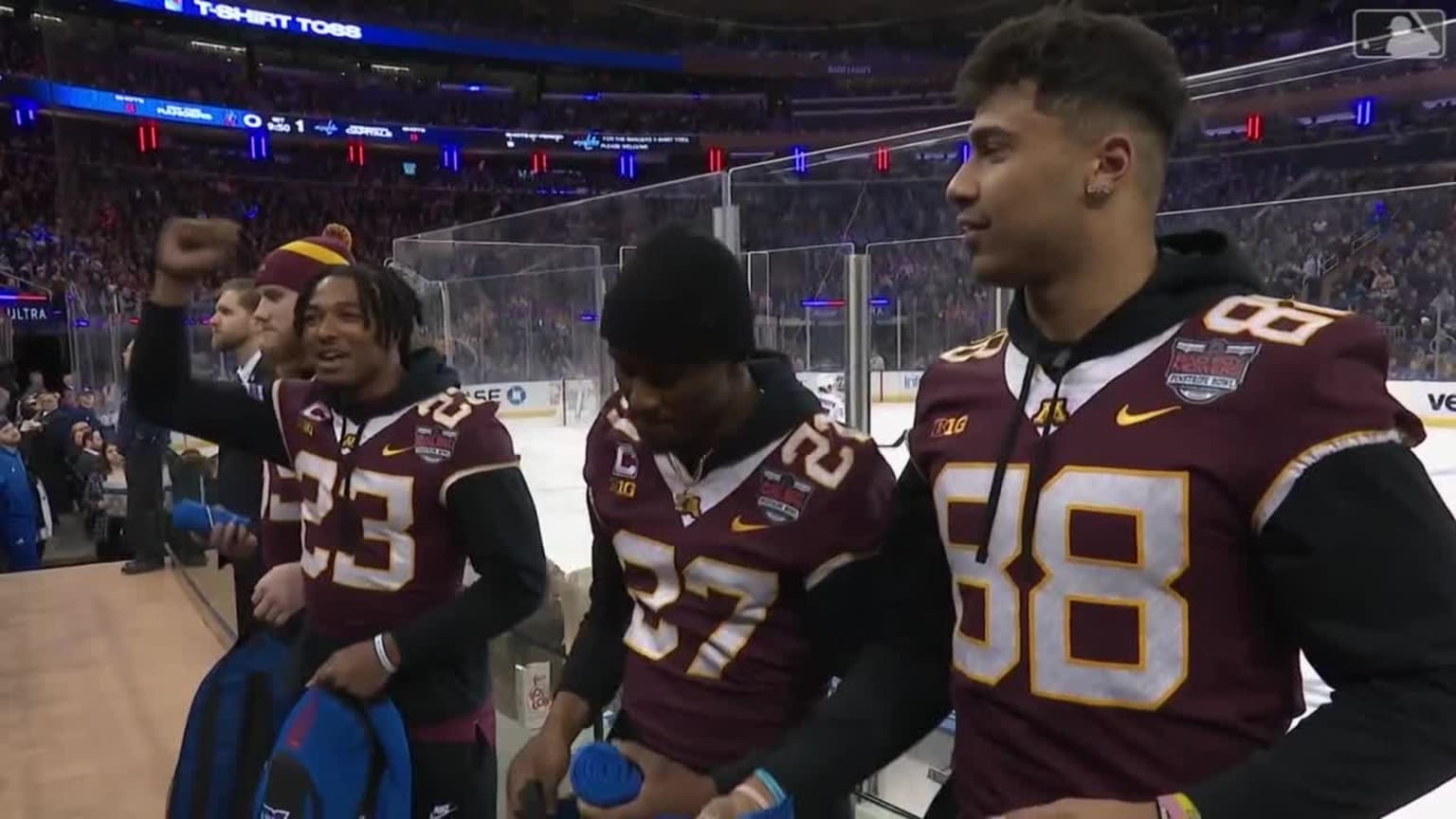 Minnesota T-Shirt toss at MSG | 12/31/2022 | New York Yankees