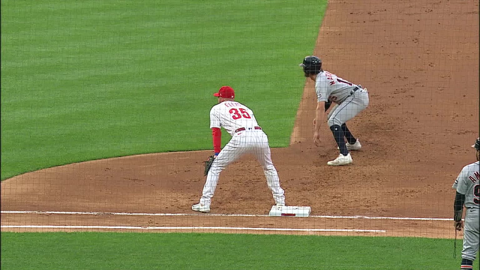 Realmuto picks off a runner and ends the inning | 06/05/2023 ...