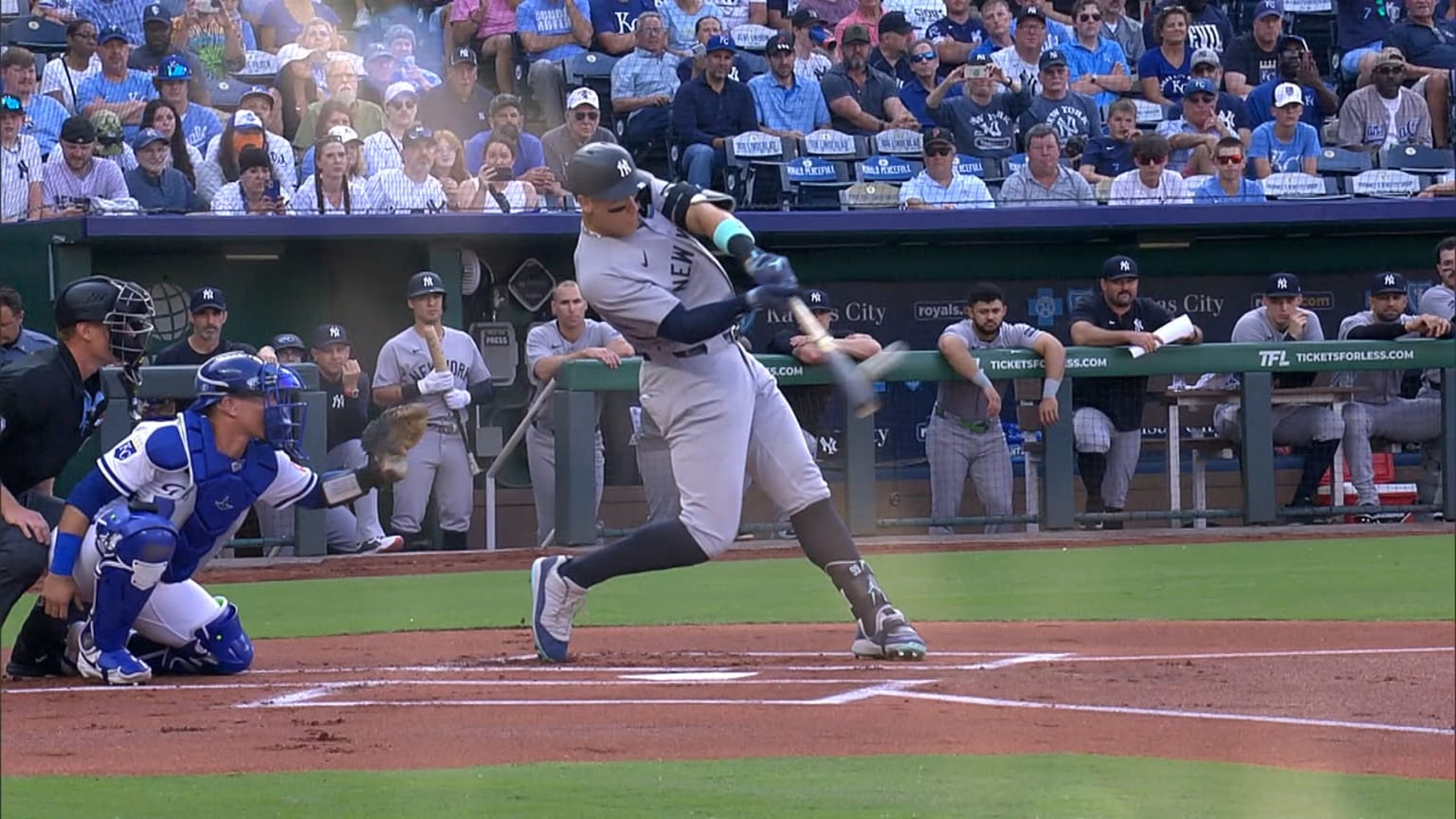 Aaron Judge da HR de 2 rayas | 10/06/2025 | Los Yankees de Nueva York