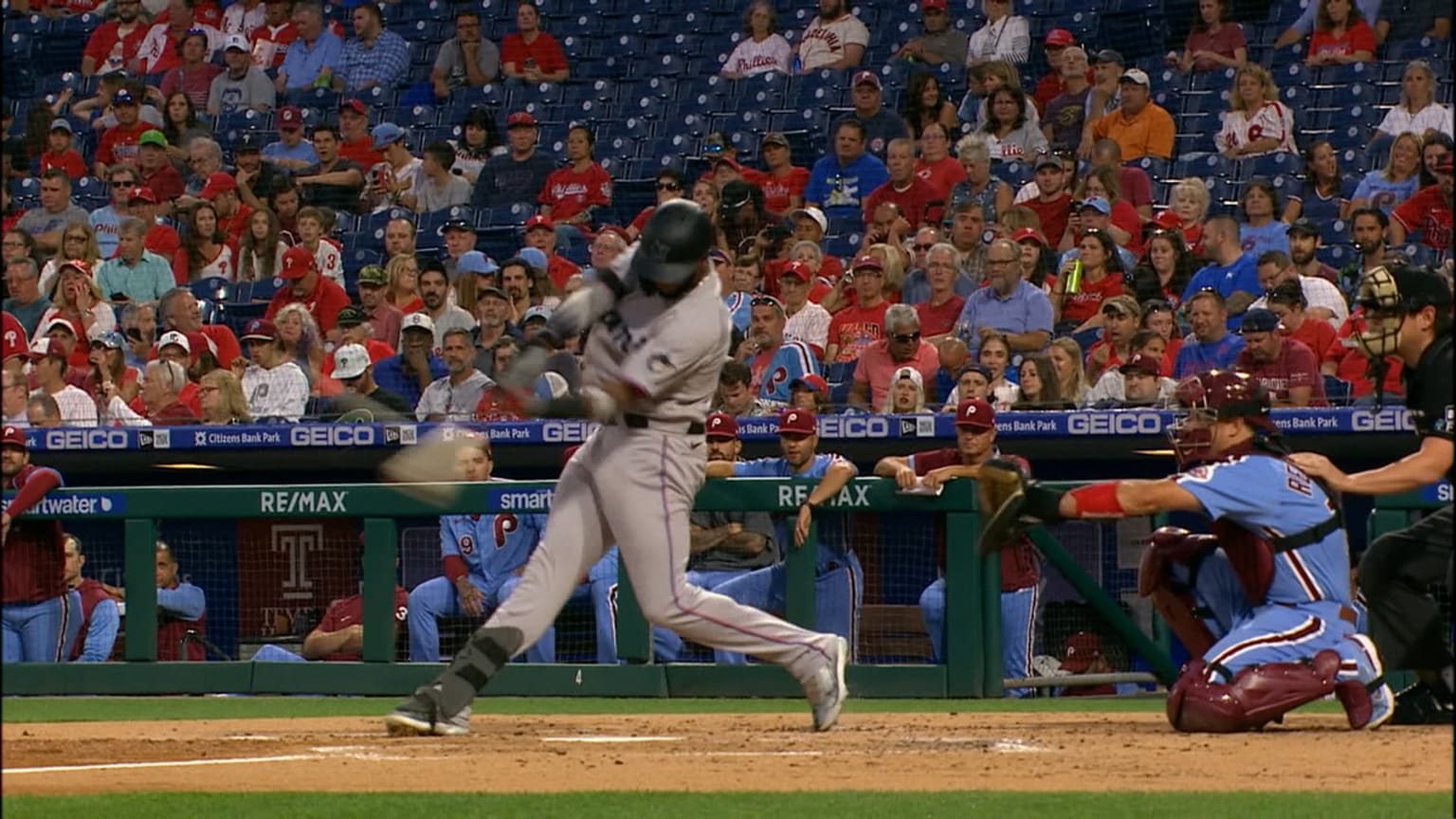 Lewin Díaz hammers a solo homer to right field | 09/08/2022 | Atlanta ...