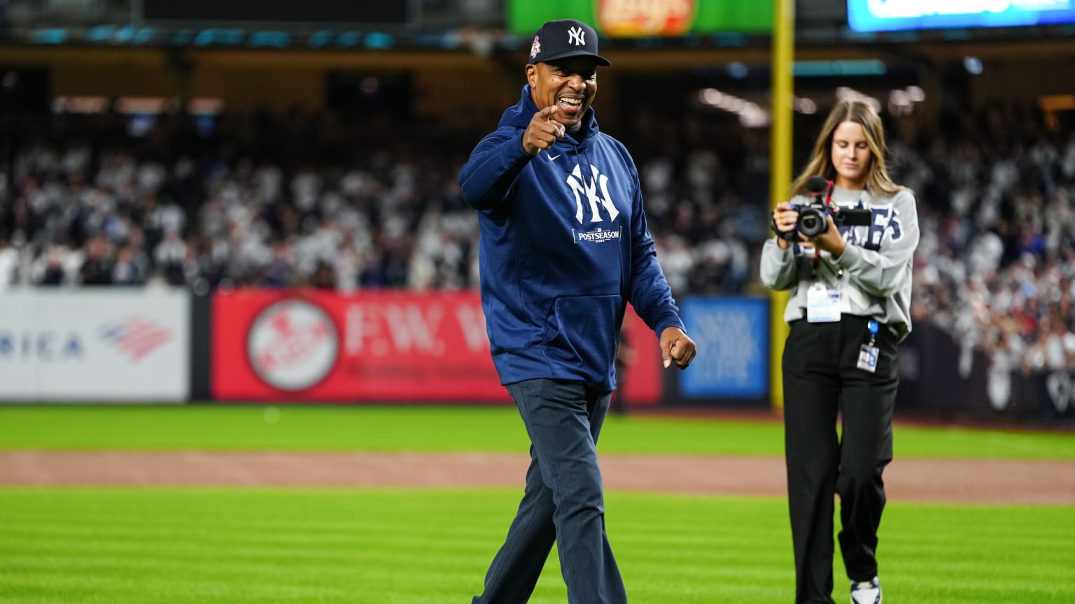 Willie Randolph throws first pitch at Game 2 of ALDS | 10/07/2024 | New ...