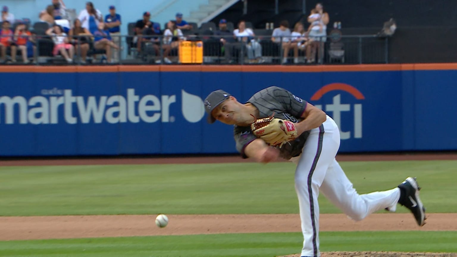 Tyler Rogers induces the groundout to end the inning | 08/02/2025 | New York Mets