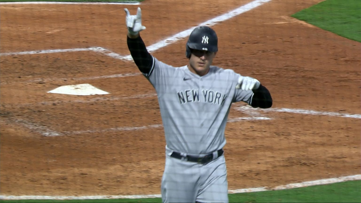 Anthony Rizzo smashes a solo homer in the 4th inning | 08/29/2022 | MLB.com