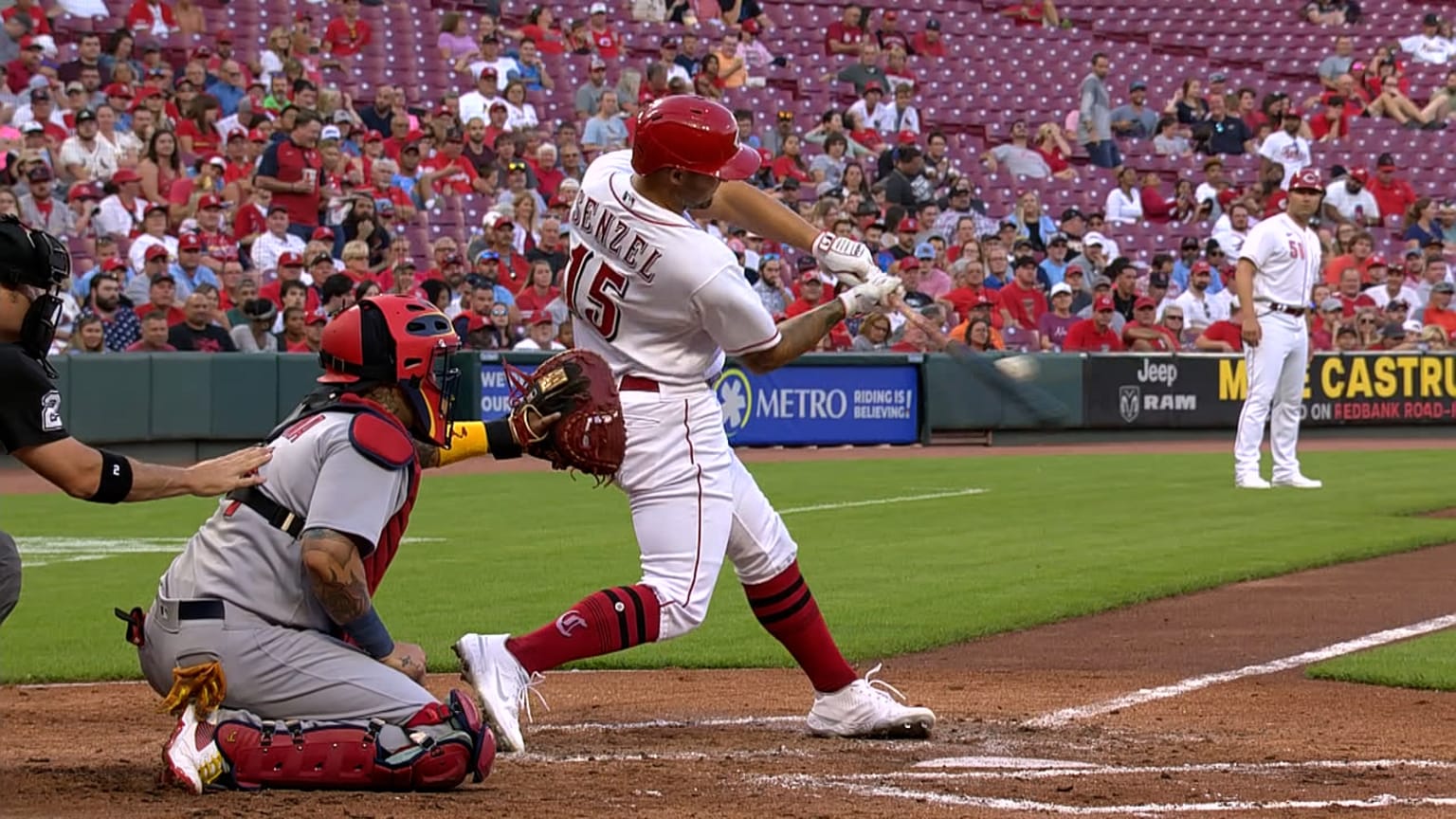 Nick Senzel lines an RBI single to center field | 08/31/2022 ...