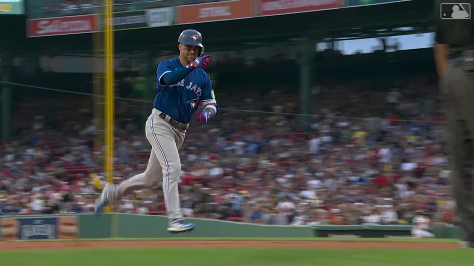 Whit Merrifield drills a solo HR on the first pitch | 08/04/2023 ...