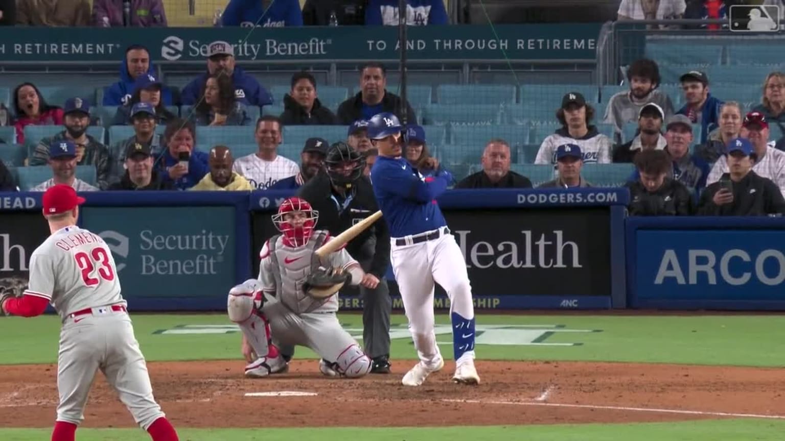 Vargas hits an RBI single to left field in the 8th | 05/02/2023 | Los ...