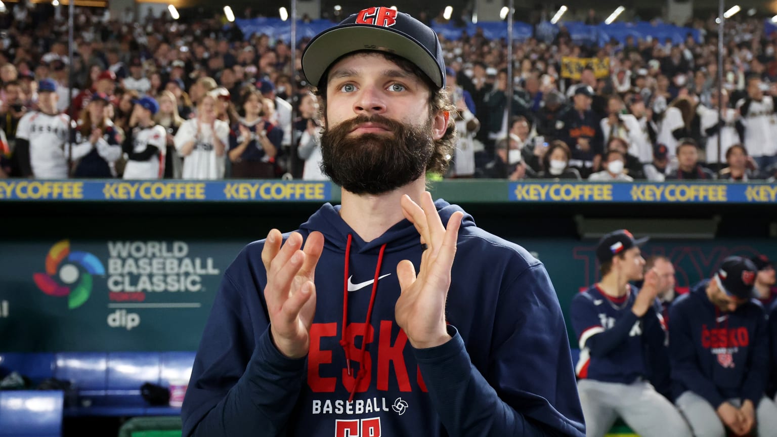 Ondrej Satoria receives standing ovation in Japan | 03/10/2026 | MLB.com