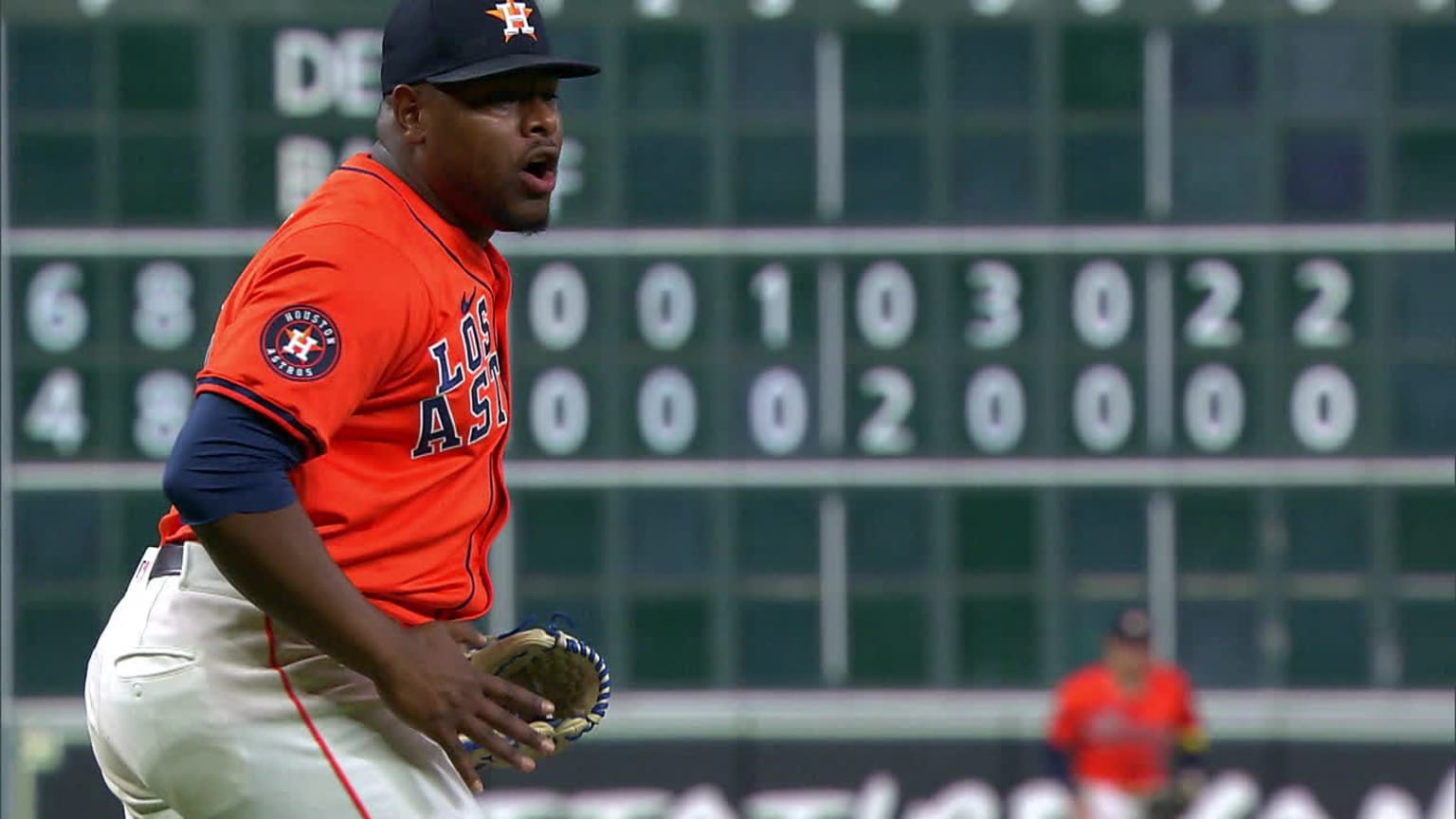Héctor Neris escapes jam in the 7th | 09/20/2024 | Houston Astros