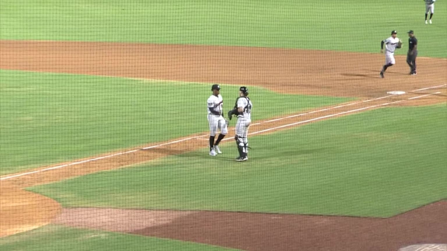 Alimber Santa strikes out the side to reach eight Ks | 06/05/2024 ...