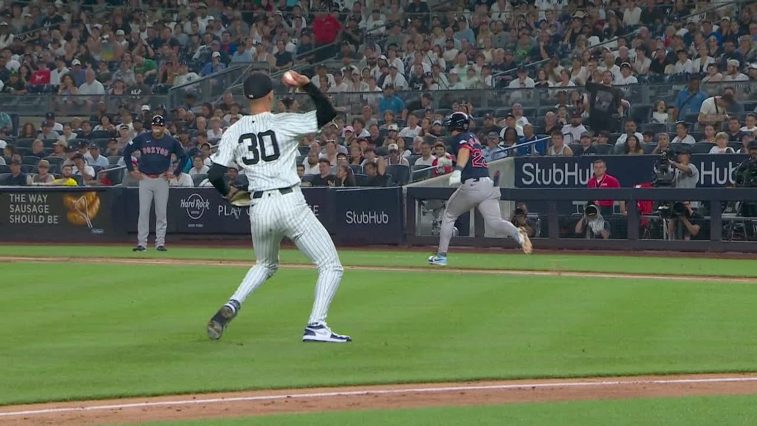 Luke Weaver's athletic play off the mound | 07/05/2024 | New York Yankees