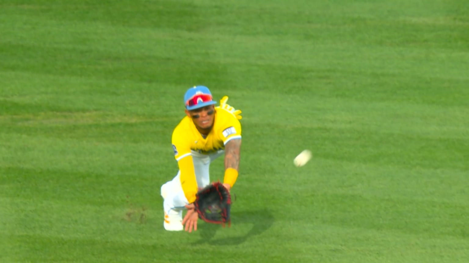 Ceddanne Rafaela's diving catch | 09/13/2025 | MLB.com