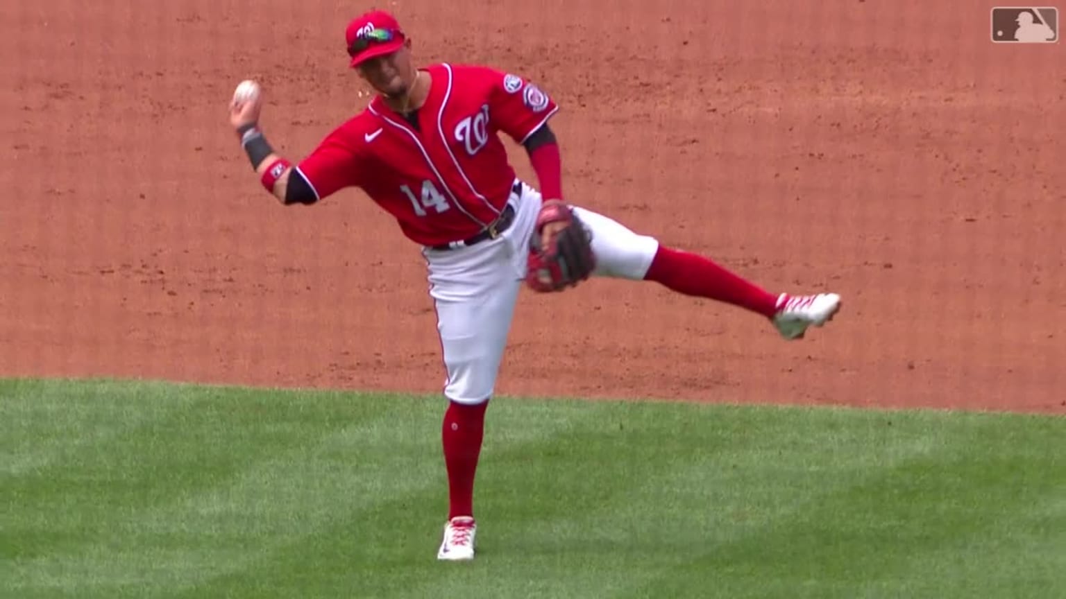Ildemaro Vargas makes a barehanded smooth grab | 08/13/2023 ...