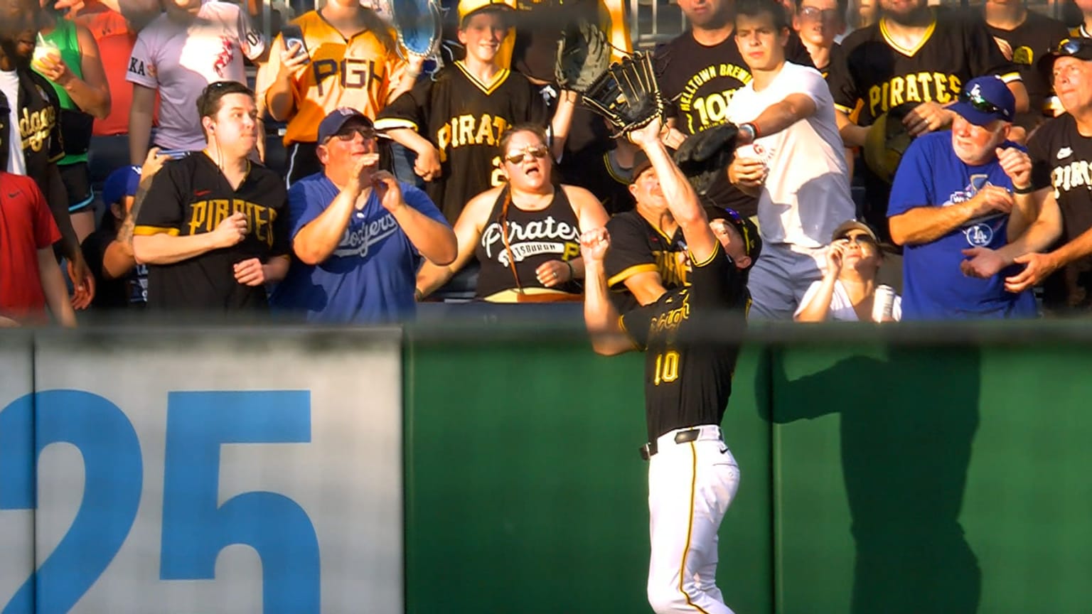 Bryan Reynolds robs Shohei Ohtani of a homer! | 06/10/2026 | Pittsburgh ...