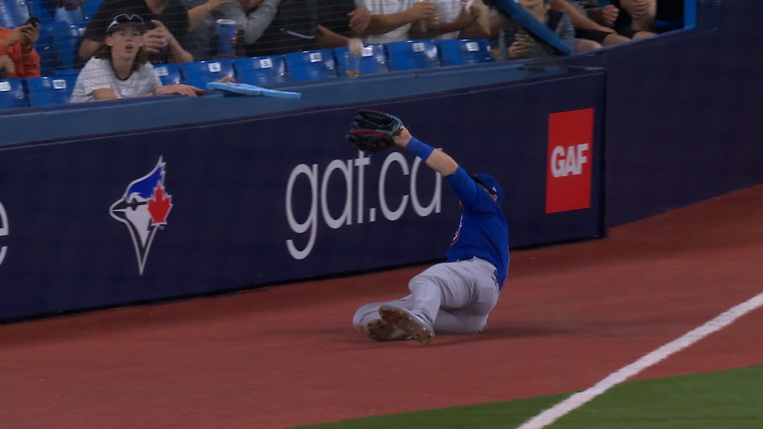 Ian Happ slides for the catch in foul territory | 08/11/2023 | Chicago Cubs
