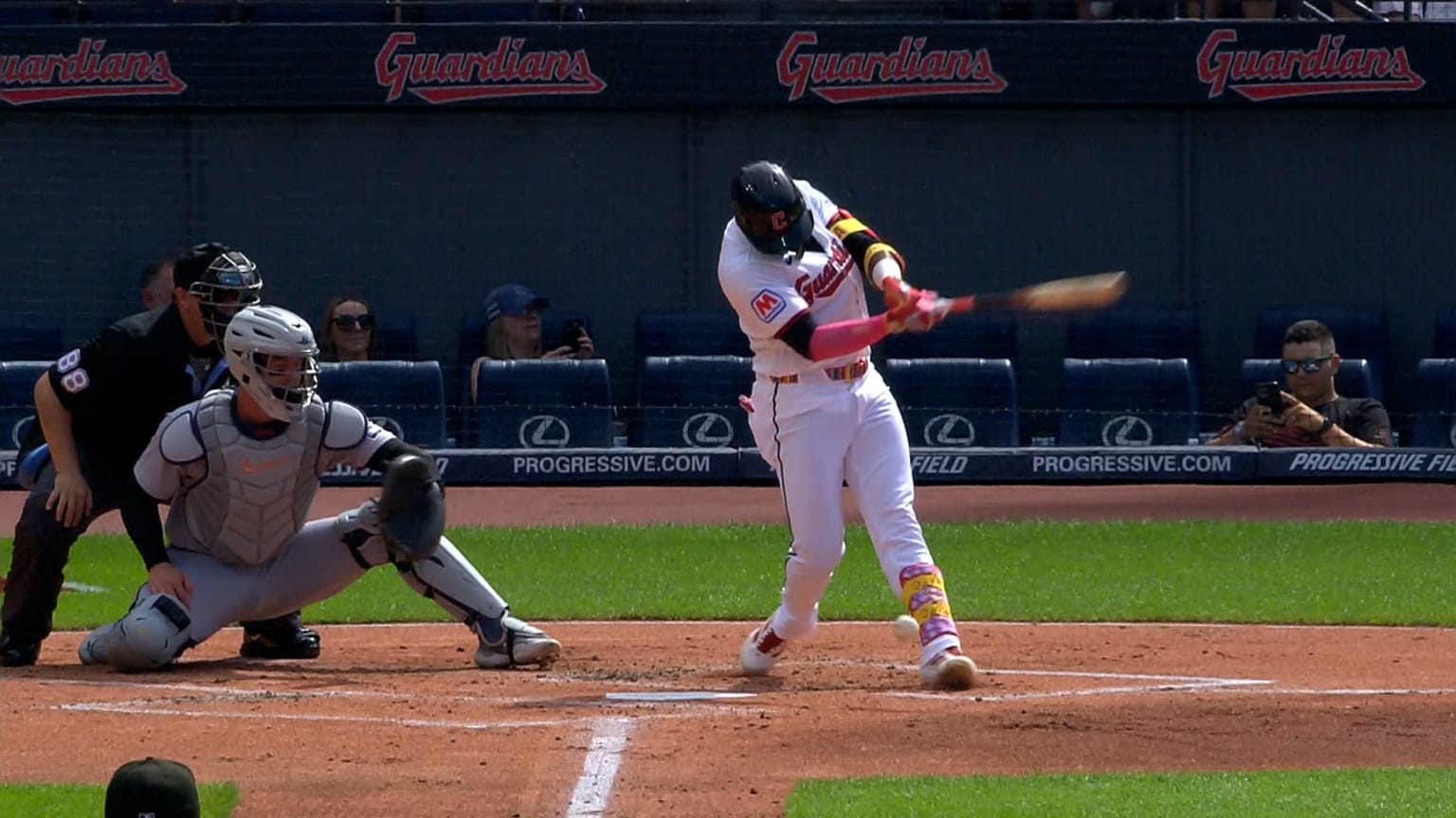Angel Martínez exits after fouling ball off his foot | 06/13/2026 ...