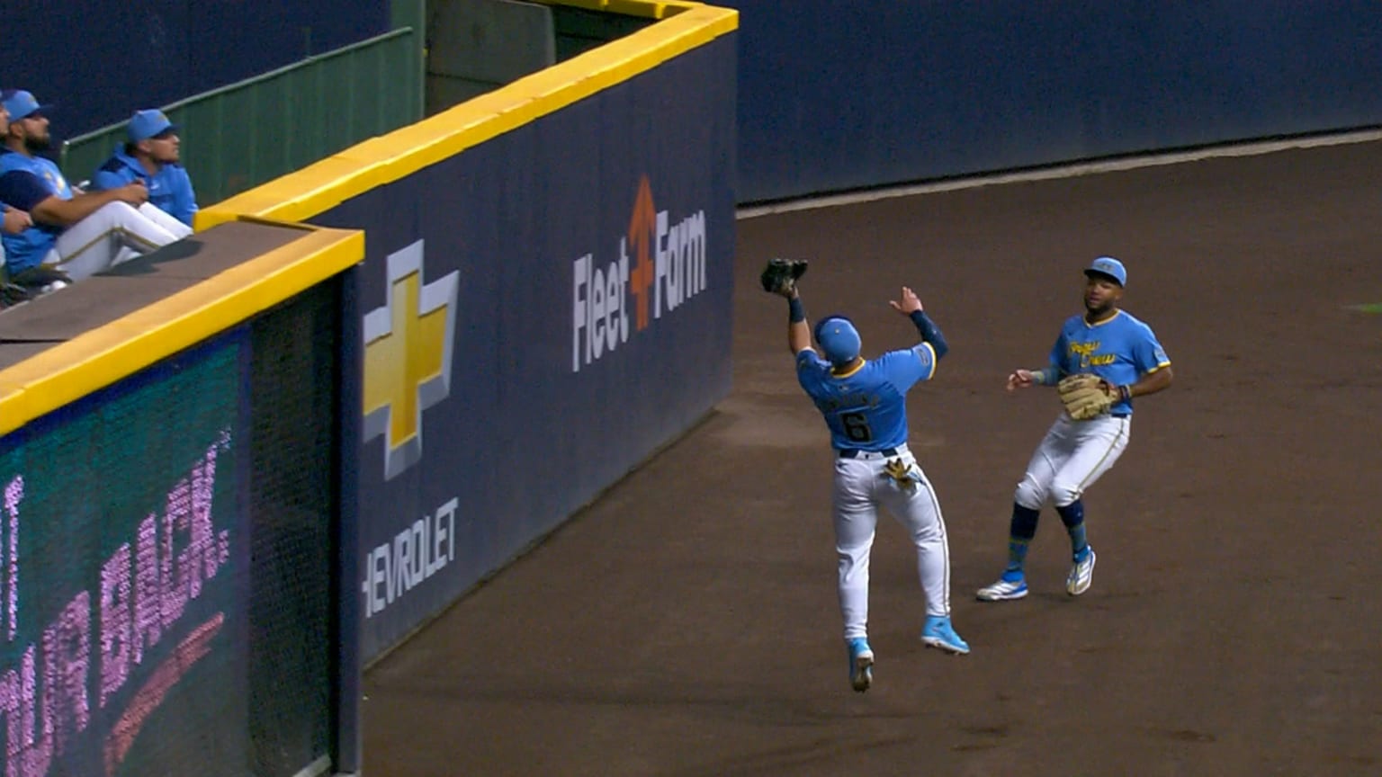 Isaac Collins' nice grab | 09/12/2025 | MLB.com