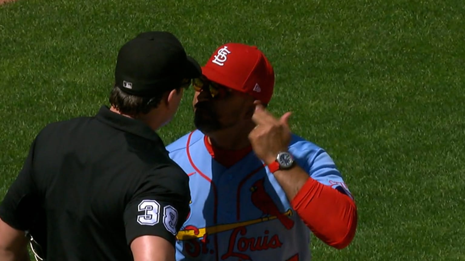 Oliver Marmol gets tossed from the game in the 8th | 06/13/2026 | MLB.com