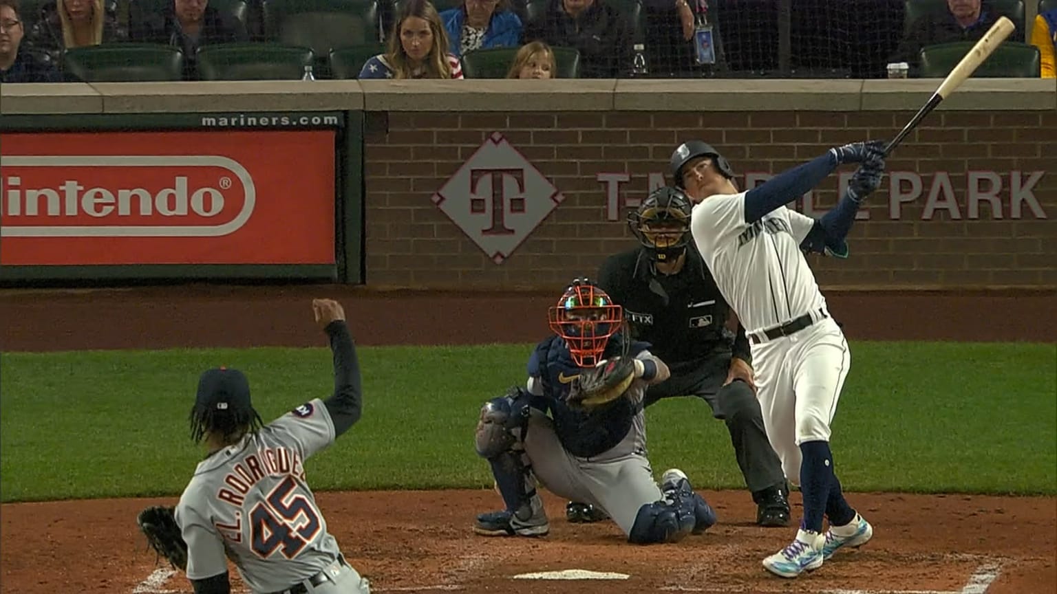 Dylan Moore puts the Mariners ahead with RBI single | 10/04/2022 | MLB.com