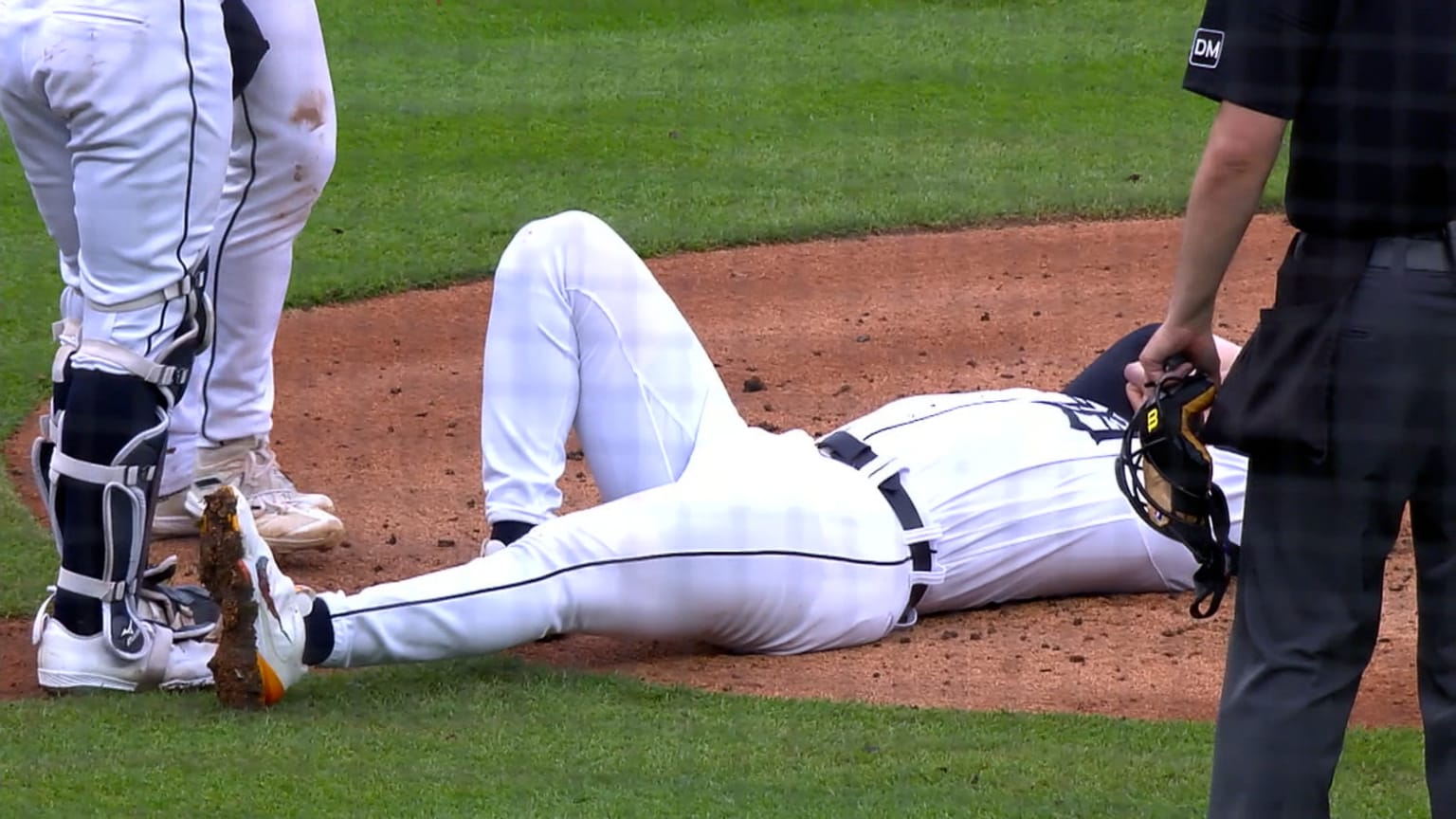 Tarik Skubal gets hit in the leg by a line drive | 08/23/2023 | Detroit ...