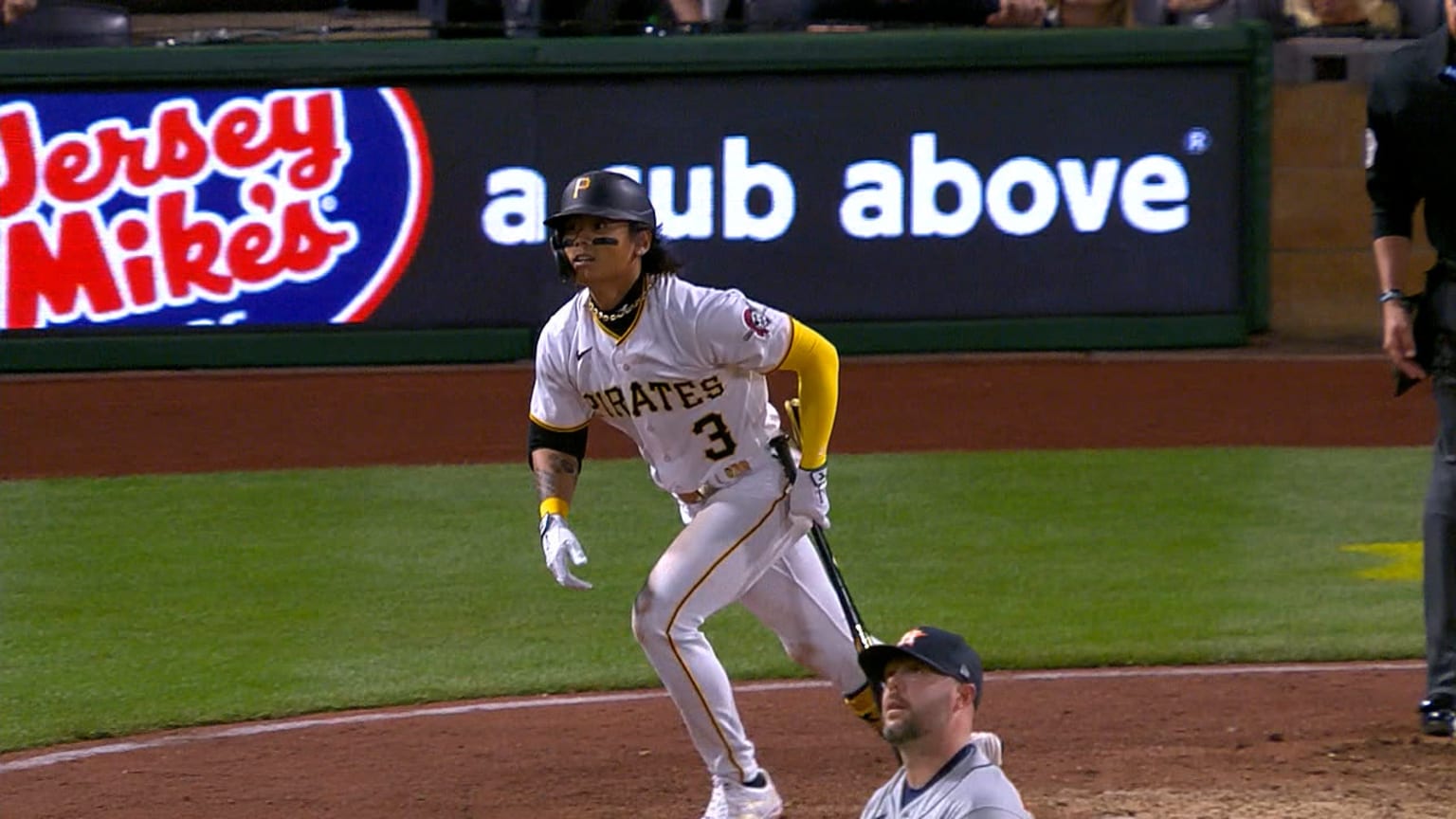 Take a look at Ji Hwan Bae's walk-off HR in Korean | 04/11/2023 | MLB.com