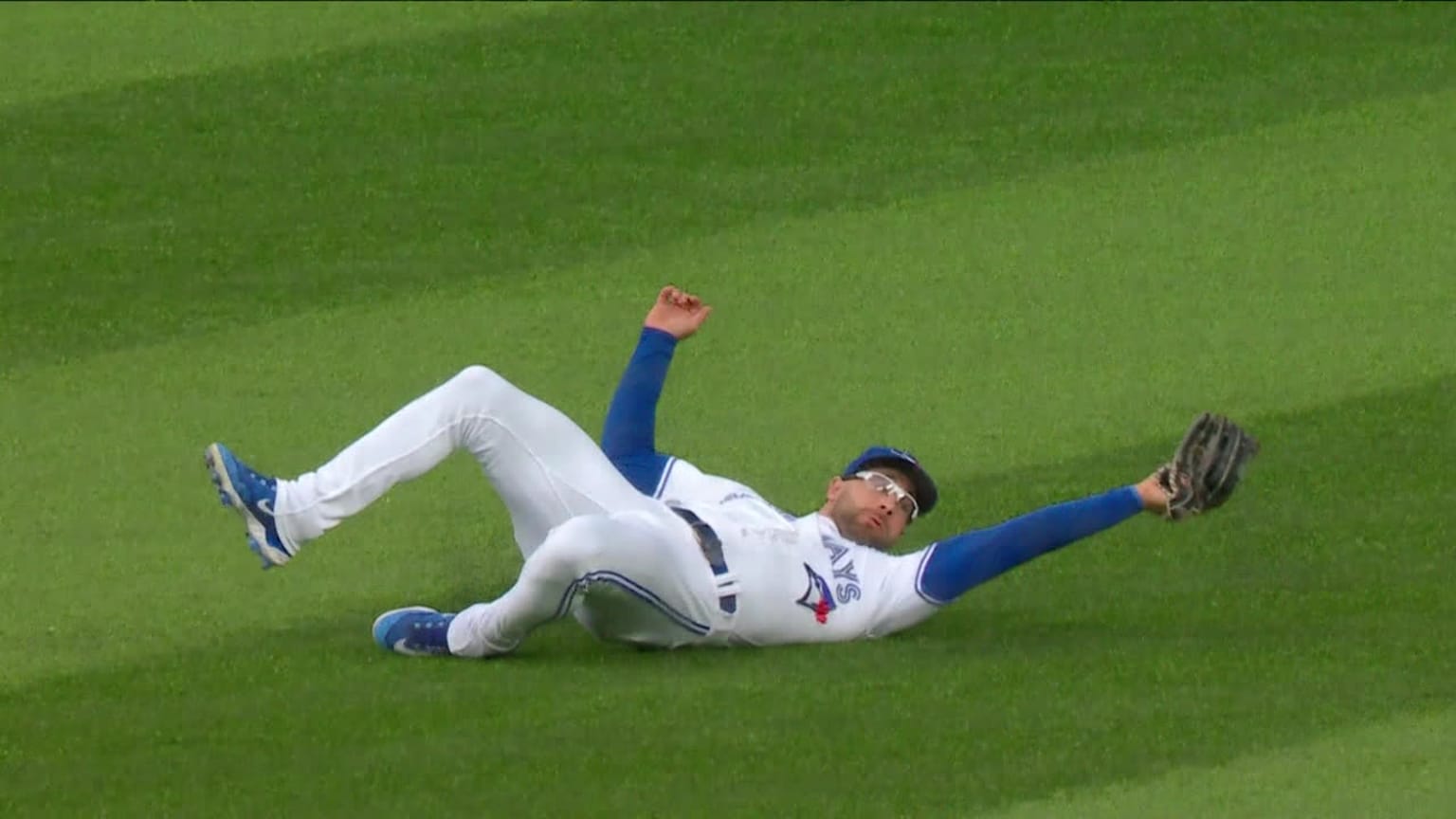 Kevin Kiermaier makes an incredible sliding catch | 05/12/2023 | Tampa ...