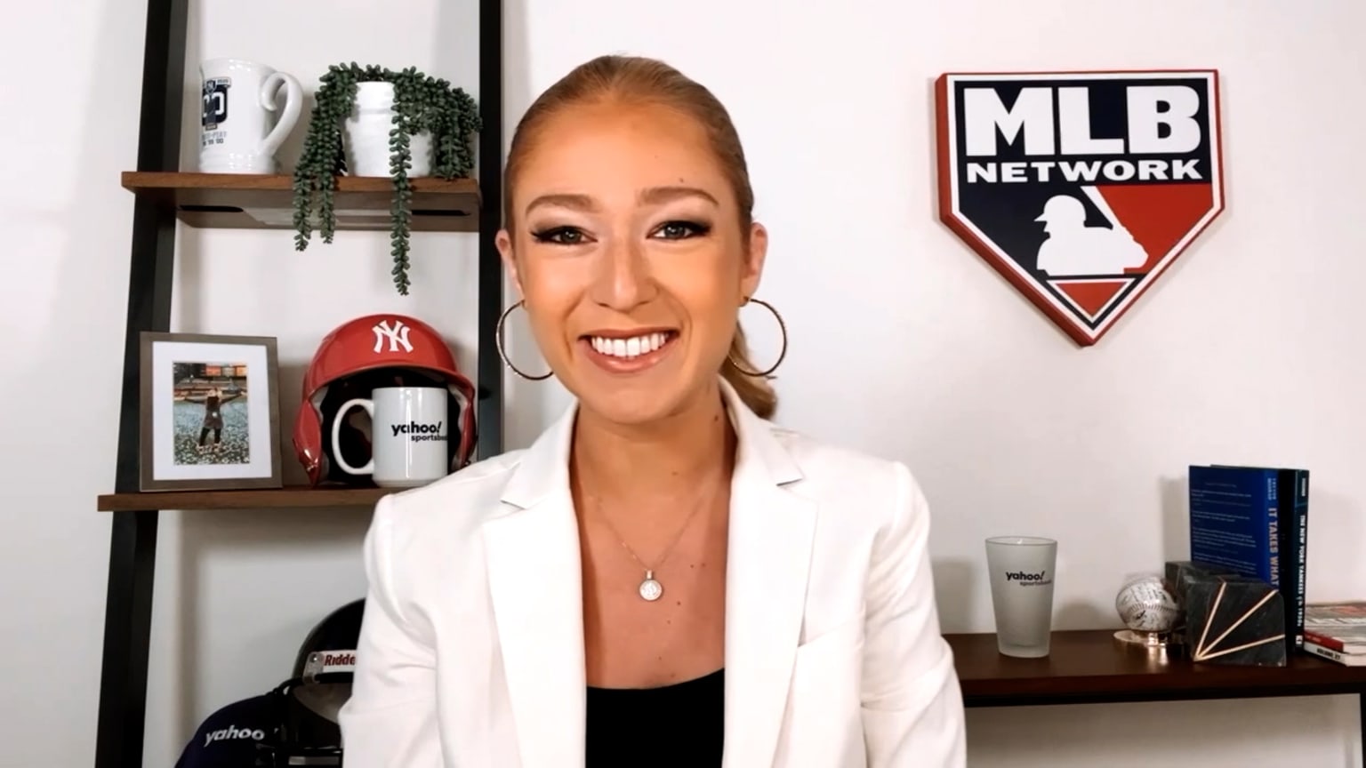 Ariel Epstein announces her Play of the Day | 09/20/2022 | MLB.com