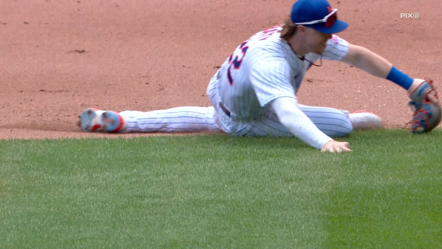 Brett Baty injures thumb on sliding stop | 08/28/2022 | New York Mets